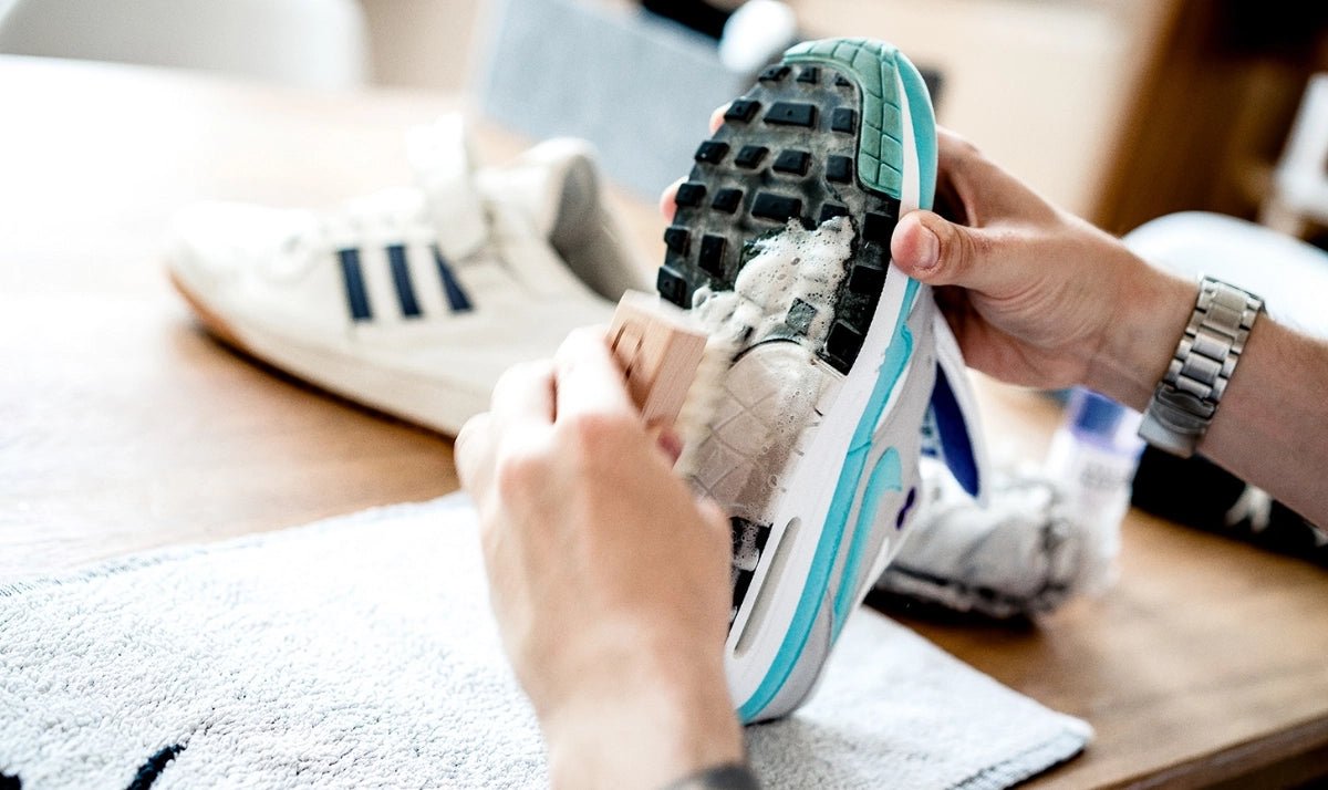 4 SIMPLE STEPS TO CLEAN RUNNING SHOES AT HOME